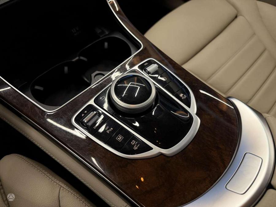 Black Mercedes-Benz GLC 350 2017 in Kaunas, with an engine capacity of 1.99 L and mileage of 104 thousand km for 27490 €, photo 21 on AUTOMOTO.COM.LV