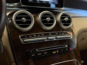 Black Mercedes-Benz GLC 350 2017 in Kaunas, with an engine capacity of 1.99 L and mileage of 104 thousand km for 27490 €, photo 22 on AUTOMOTO.COM.LV