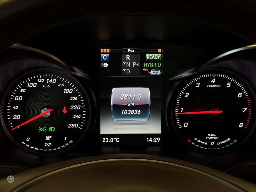 Black Mercedes-Benz GLC 350 2017 in Kaunas, with an engine capacity of 1.99 L and mileage of 104 thousand km for 27490 €, photo 30 on AUTOMOTO.COM.LV