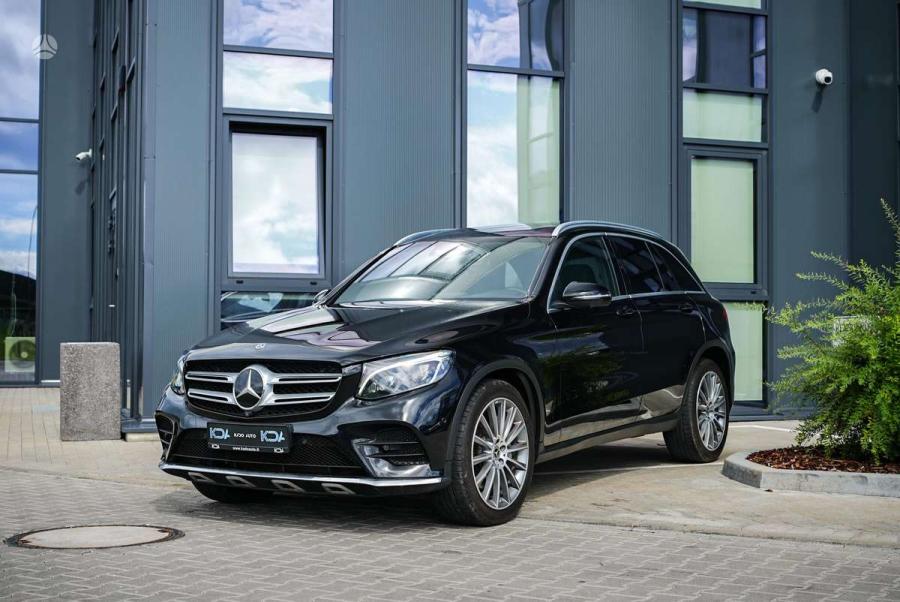 Black Mercedes-Benz GLC 350 2017 in Kaunas, with an engine capacity of 2.99 L and mileage of 208 thousand km for 22950 €, photo 3 on AUTOMOTO.COM.LV