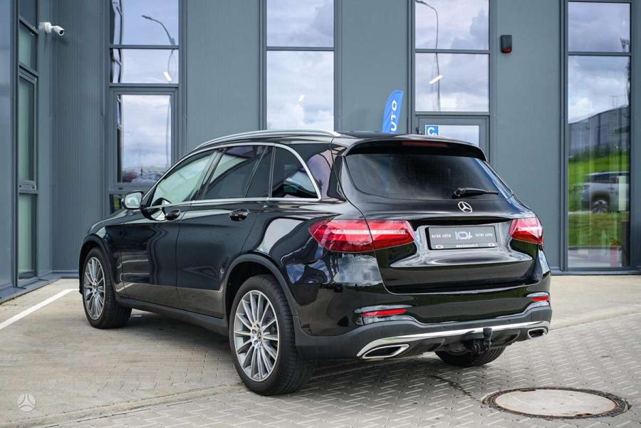 Black Mercedes-Benz GLC 350 2017 in Kaunas, with an engine capacity of 2.99 L and mileage of 208 thousand km for 22950 €, photo 9 on AUTOMOTO.COM.LV