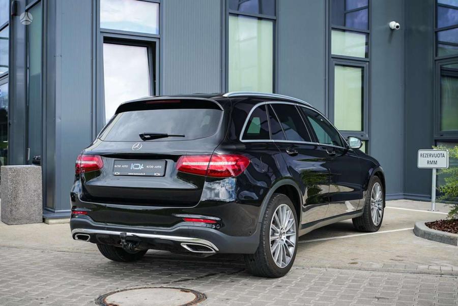 Black Mercedes-Benz GLC 350 2017 in Kaunas, with an engine capacity of 2.99 L and mileage of 208 thousand km for 22950 €, photo 10 on AUTOMOTO.COM.LV