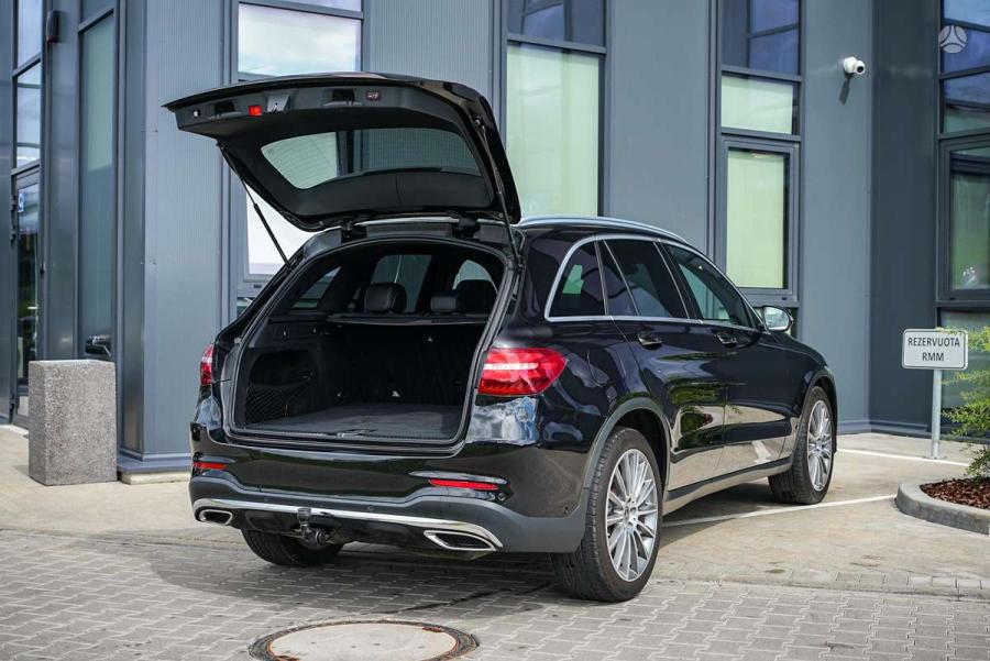 Black Mercedes-Benz GLC 350 2017 in Kaunas, with an engine capacity of 2.99 L and mileage of 208 thousand km for 22950 €, photo 14 on AUTOMOTO.COM.LV