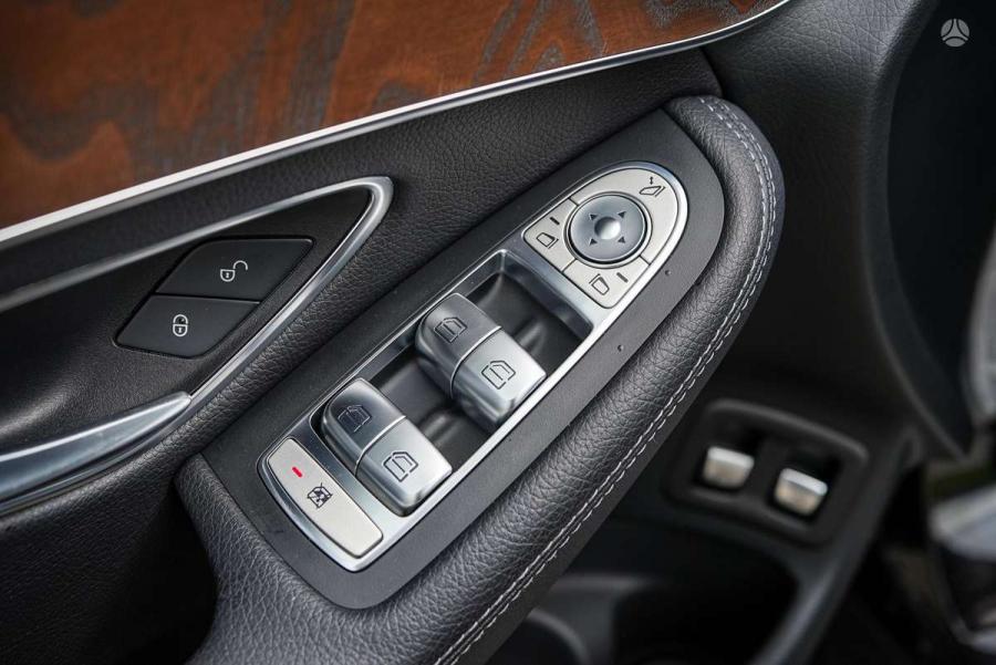 Black Mercedes-Benz GLC 350 2017 in Kaunas, with an engine capacity of 2.99 L and mileage of 208 thousand km for 22950 €, photo 33 on AUTOMOTO.COM.LV