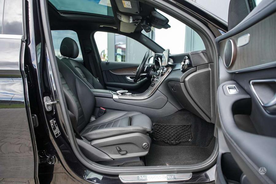 Black Mercedes-Benz GLC 350 2017 in Kaunas, with an engine capacity of 2.99 L and mileage of 208 thousand km for 22950 €, photo 40 on AUTOMOTO.COM.LV