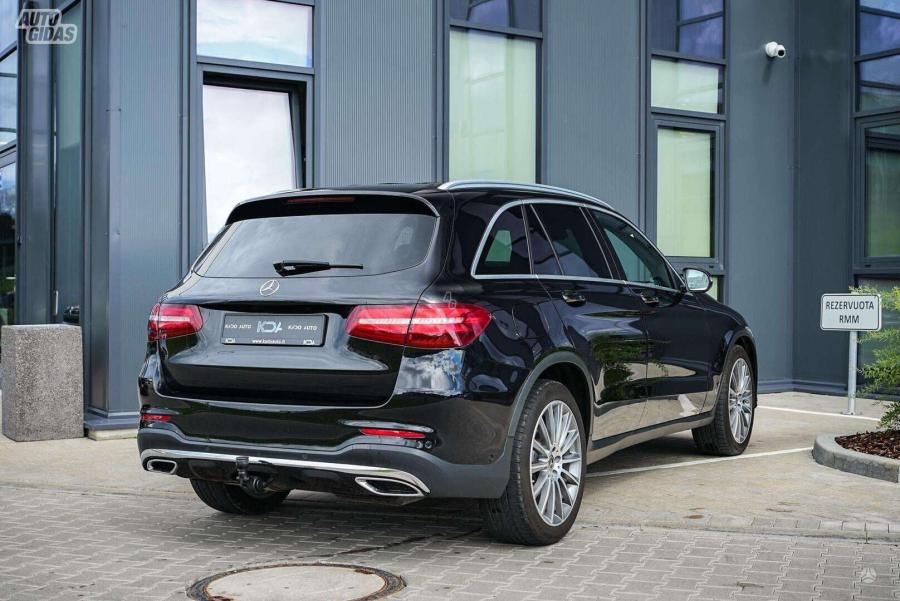 Black Mercedes-Benz GLC 350 2017 in Kaunas, with an engine capacity of 3.00 L and mileage of 208 thousand km for 22950 €, photo 10 on AUTOMOTO.COM.LV