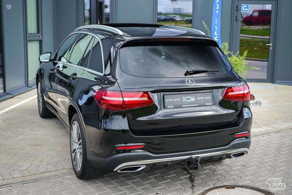 Black Mercedes-Benz GLC 350 2017 in Kaunas, with an engine capacity of 3.00 L and mileage of 208 thousand km for 22950 €, photo 10 on AUTOMOTO.COM.LV
