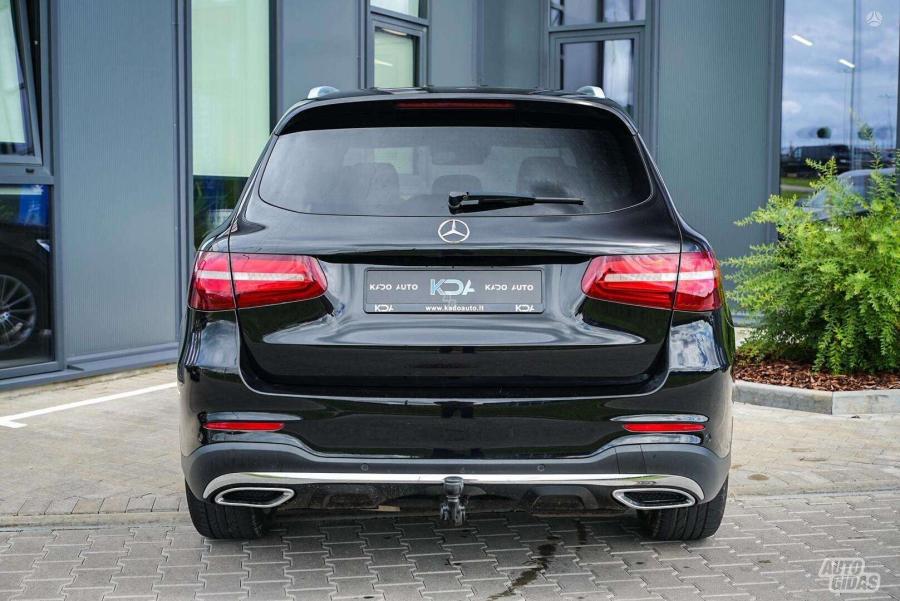Black Mercedes-Benz GLC 350 2017 in Kaunas, with an engine capacity of 3.00 L and mileage of 208 thousand km for 22950 €, photo 12 on AUTOMOTO.COM.LV