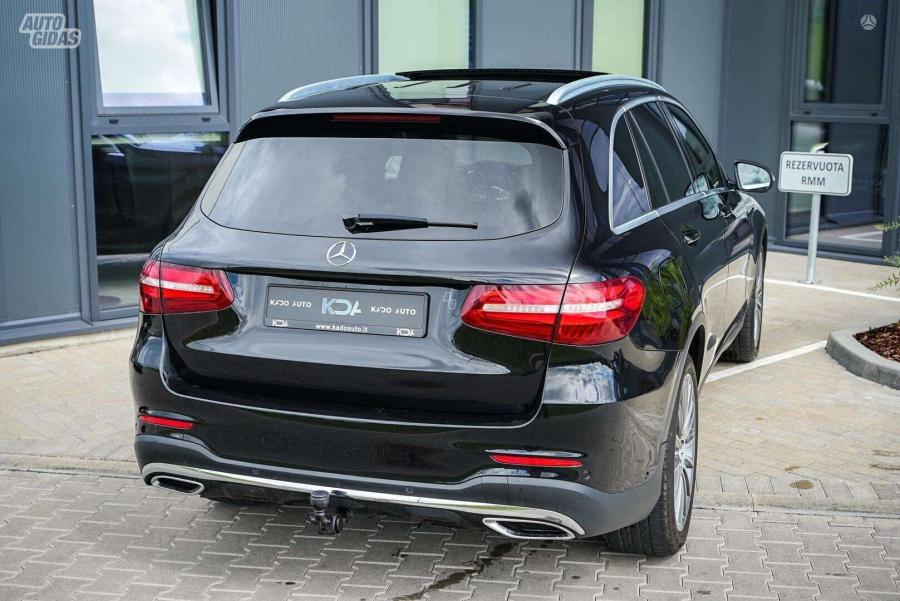 Black Mercedes-Benz GLC 350 2017 in Kaunas, with an engine capacity of 3.00 L and mileage of 208 thousand km for 22950 €, photo 13 on AUTOMOTO.COM.LV