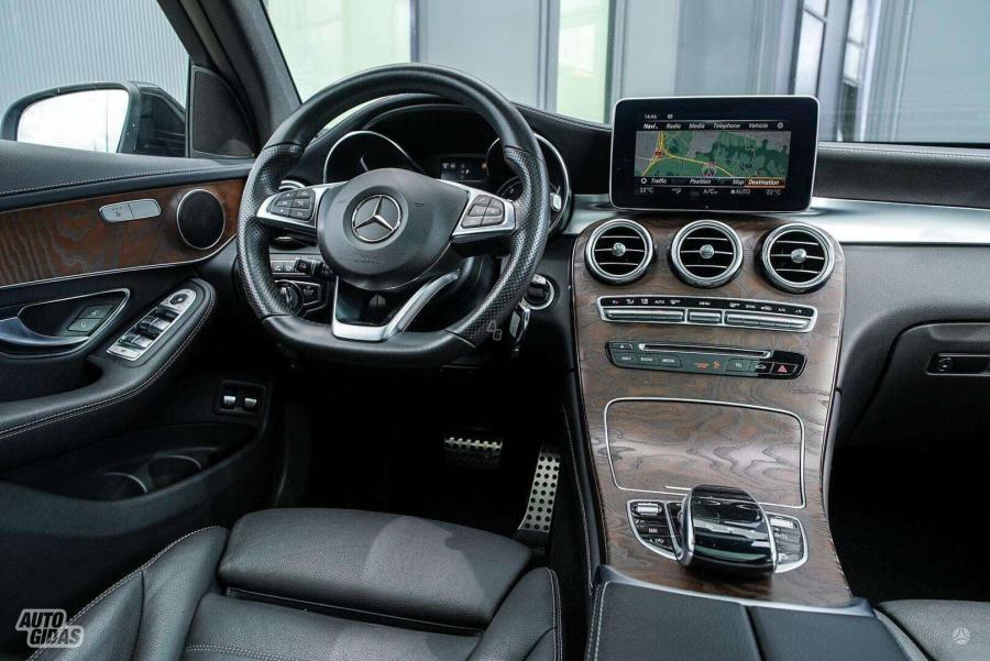 Black Mercedes-Benz GLC 350 2017 in Kaunas, with an engine capacity of 3.00 L and mileage of 208 thousand km for 22950 €, photo 18 on AUTOMOTO.COM.LV