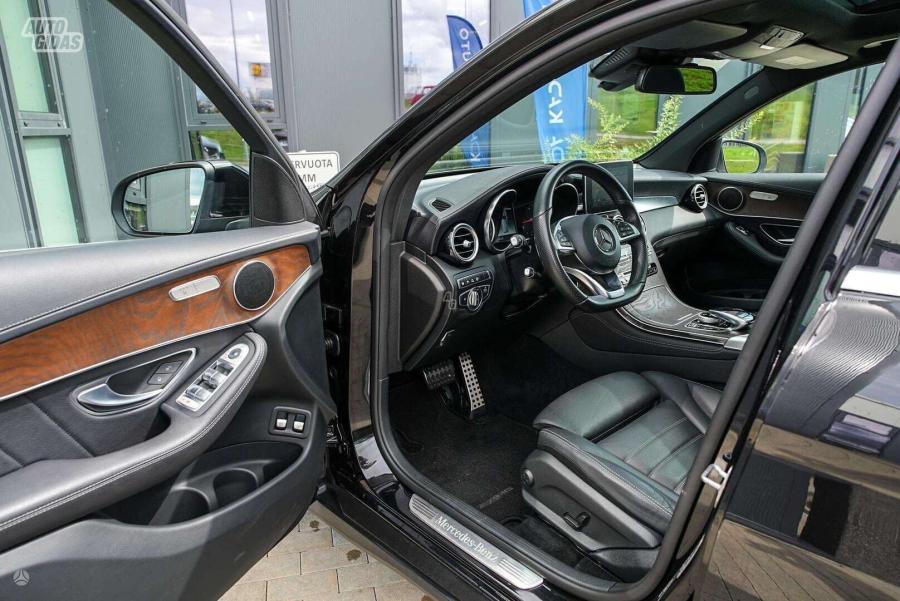 Black Mercedes-Benz GLC 350 2017 in Kaunas, with an engine capacity of 3.00 L and mileage of 208 thousand km for 22950 €, photo 23 on AUTOMOTO.COM.LV