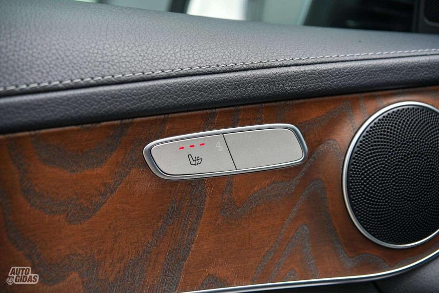 Black Mercedes-Benz GLC 350 2017 in Kaunas, with an engine capacity of 3.00 L and mileage of 208 thousand km for 22950 €, photo 29 on AUTOMOTO.COM.LV