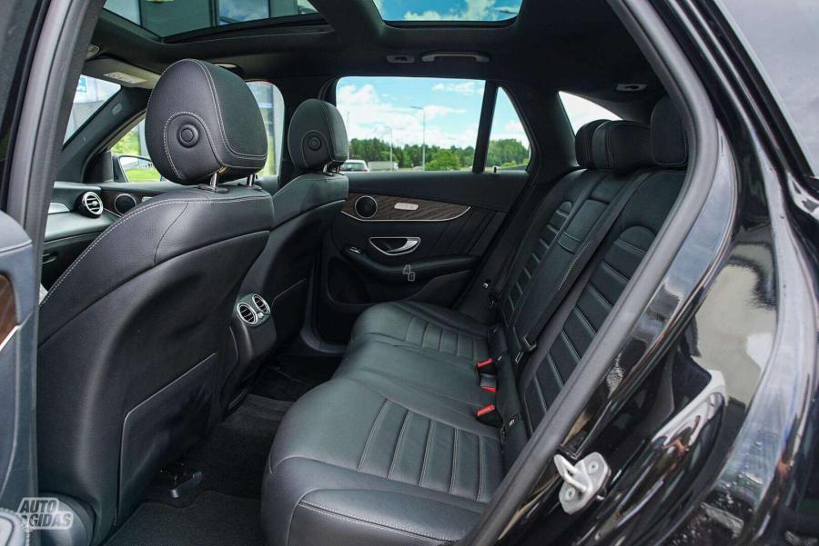 Black Mercedes-Benz GLC 350 2017 in Kaunas, with an engine capacity of 3.00 L and mileage of 208 thousand km for 22950 €, photo 36 on AUTOMOTO.COM.LV