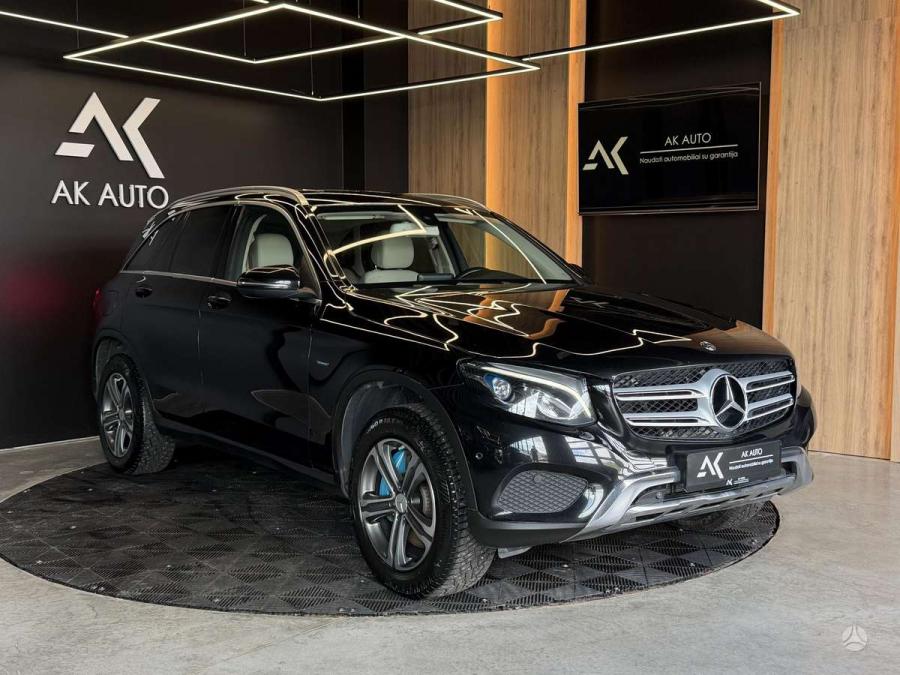 Melns Mercedes-Benz GLC 350 2017 Kauņa, ar dzinēja tilpumu 1.99 L un nobraukumu 169 tūkst. km par 19990 €, foto 3 vietnē AUTOMOTO.COM.LV