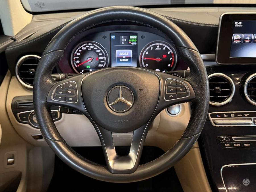 Melns Mercedes-Benz GLC 350 2017 Kauņa, ar dzinēja tilpumu 1.99 L un nobraukumu 169 tūkst. km par 19990 €, foto 14 vietnē AUTOMOTO.COM.LV