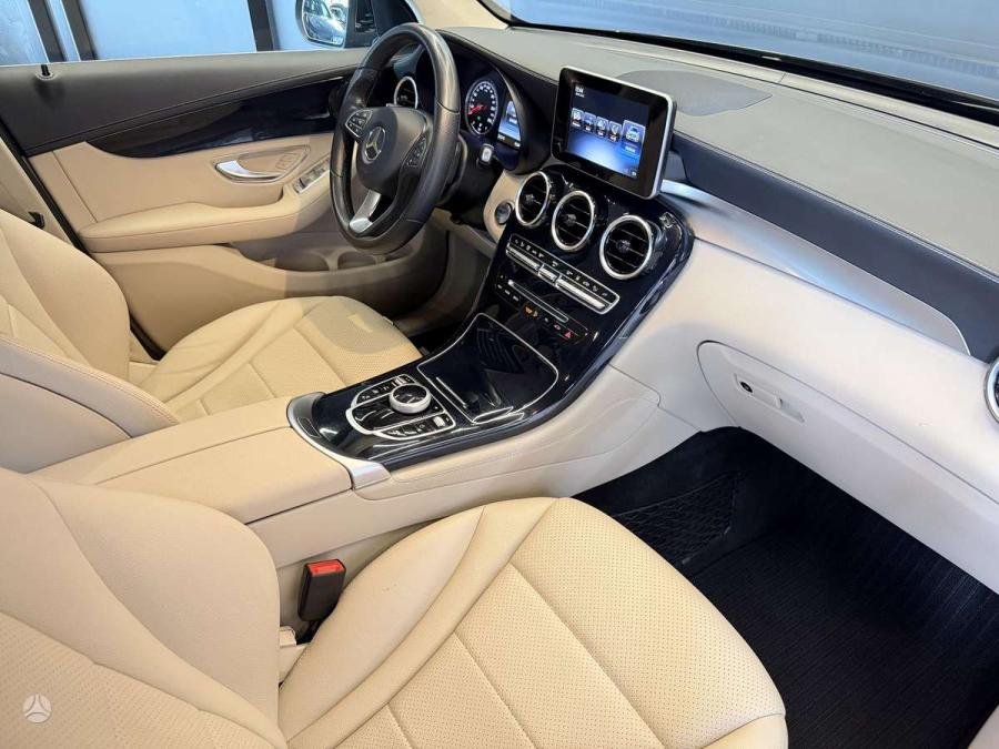 Melns Mercedes-Benz GLC 350 2017 Kauņa, ar dzinēja tilpumu 1.99 L un nobraukumu 169 tūkst. km par 19990 €, foto 17 vietnē AUTOMOTO.COM.LV