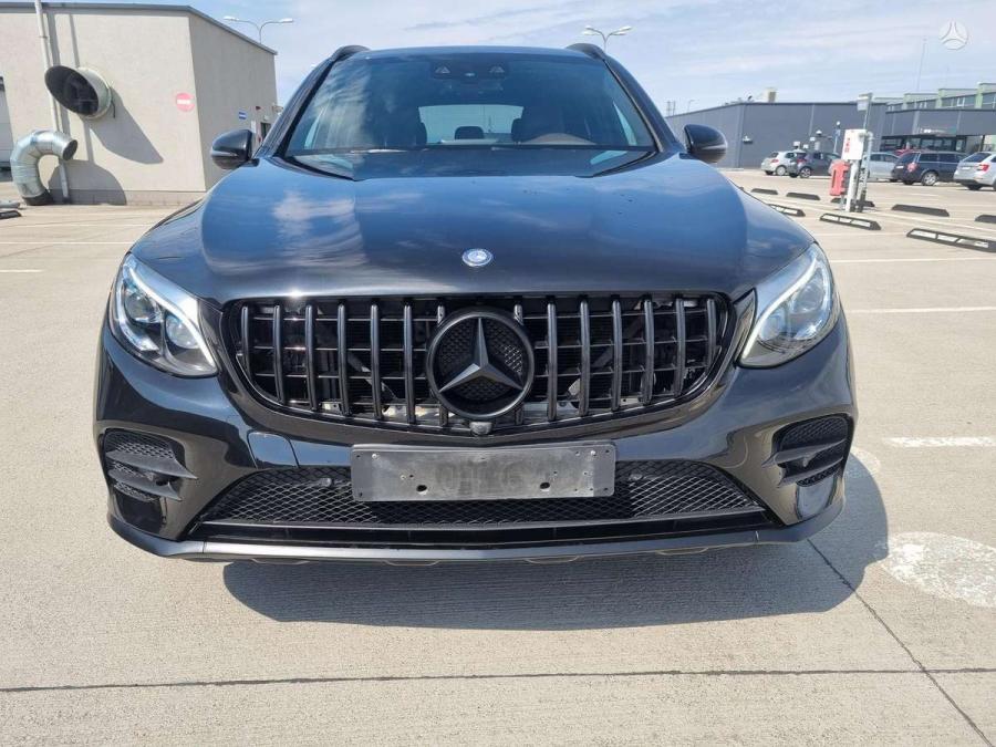 Melns Mercedes-Benz GLC 350 2017 Kauņa, ar dzinēja tilpumu 1.99 L un nobraukumu 193 tūkst. km par 19900 €, foto 4 vietnē AUTOMOTO.COM.LV