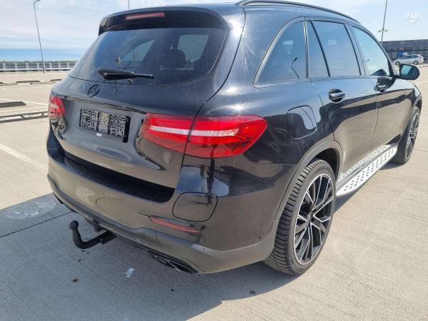 Melns Mercedes-Benz GLC 350 2017 Kauņa, ar dzinēja tilpumu 1.99 L un nobraukumu 193 tūkst. km par 19900 €, foto 4 vietnē AUTOMOTO.COM.LV