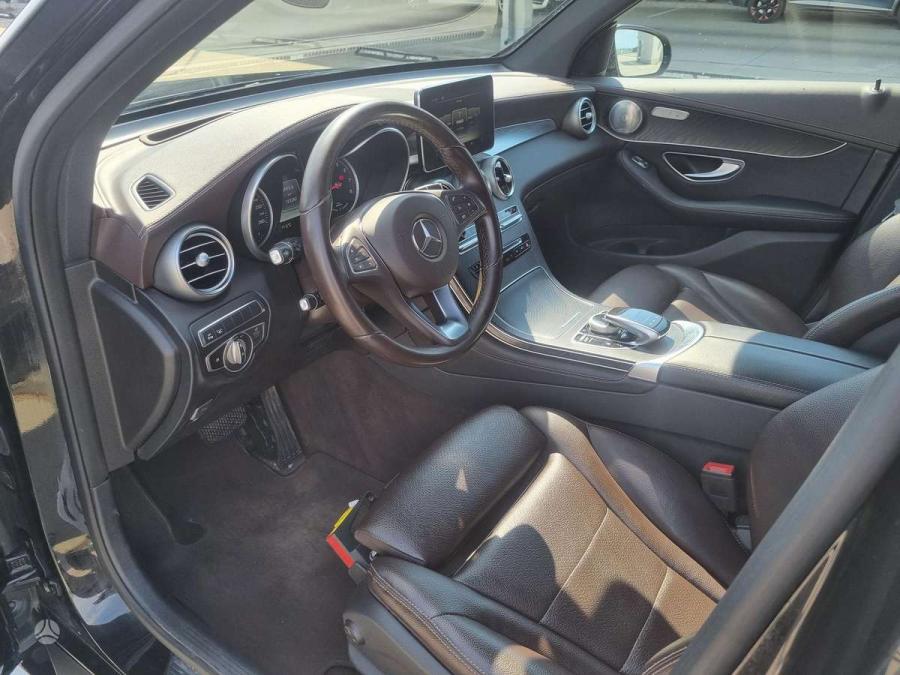 Melns Mercedes-Benz GLC 350 2017 Kauņa, ar dzinēja tilpumu 1.99 L un nobraukumu 193 tūkst. km par 19900 €, foto 13 vietnē AUTOMOTO.COM.LV