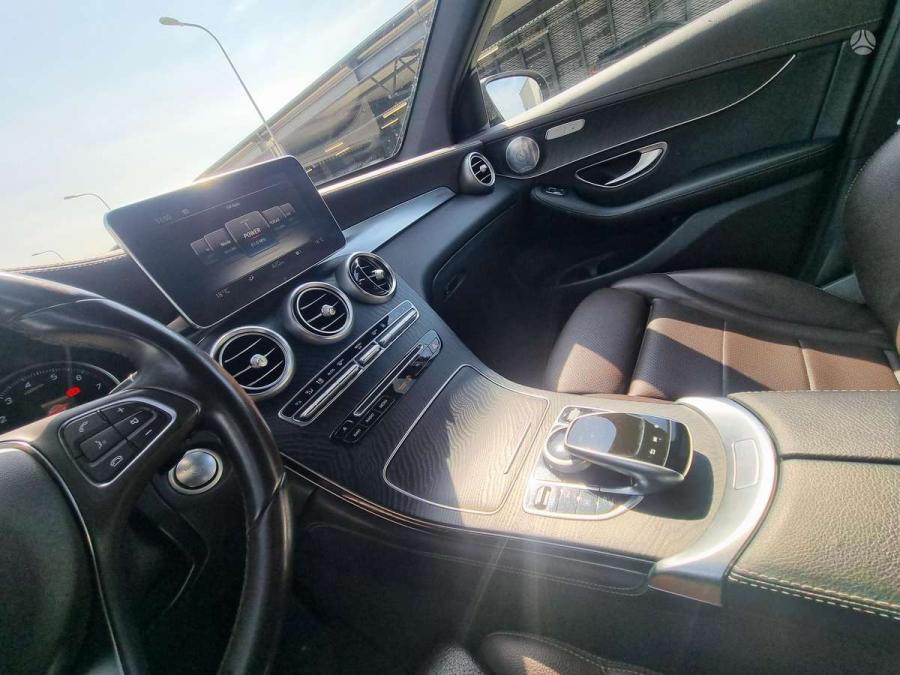 Melns Mercedes-Benz GLC 350 2017 Kauņa, ar dzinēja tilpumu 1.99 L un nobraukumu 193 tūkst. km par 19900 €, foto 15 vietnē AUTOMOTO.COM.LV