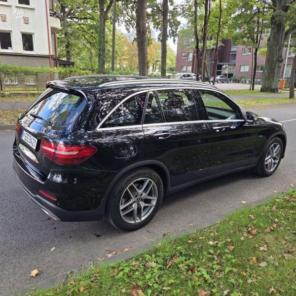 Melns Mercedes-Benz GLC 350 2017 Kauņa, ar dzinēja tilpumu 1.99 L un nobraukumu 229 tūkst. km par 16750 €, foto 4 vietnē AUTOMOTO.COM.LV