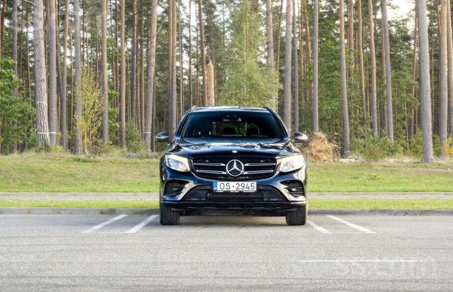 Черный Мерседес GLC 350 2017 в Рига, объемом двигателя 2.00 л и пробегом 209 тыс. км за 18790 €, фото 4 на AUTOMOTO.COM.LV