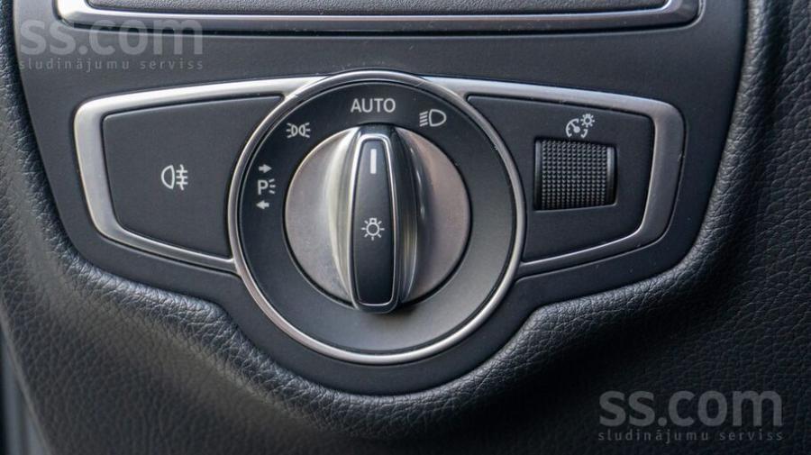 Melns Mercedes-Benz GLC 350 2017 Rīga, ar dzinēja tilpumu 2.00 L un nobraukumu 209 tūkst. km par 18790 €, foto 24 vietnē AUTOMOTO.COM.LV