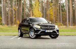 Black Mercedes-Benz GLC 350 2017 in Riga, with an engine capacity of 2.00 L and mileage of 231 thousand km for 22990 €, photo 3 on AUTOMOTO.COM.LV