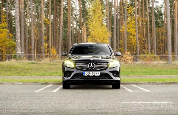 Black Mercedes-Benz GLC 350 2017 in Riga, with an engine capacity of 2.00 L and mileage of 231 thousand km for 22990 €, photo 4 on AUTOMOTO.COM.LV