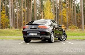 Black Mercedes-Benz GLC 350 2017 in Riga, with an engine capacity of 2.00 L and mileage of 231 thousand km for 22990 €, photo 7 on AUTOMOTO.COM.LV
