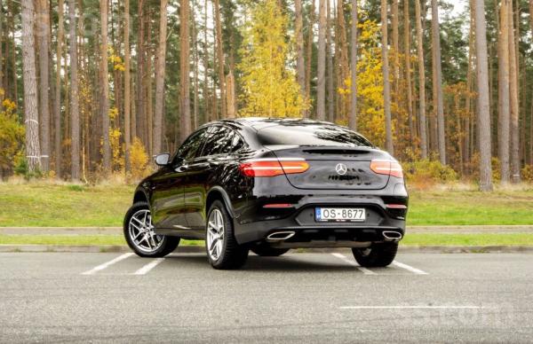 Black Mercedes-Benz GLC 350 2017 in Riga, with an engine capacity of 2.00 L and mileage of 231 thousand km for 22990 €, photo 9 on AUTOMOTO.COM.LV