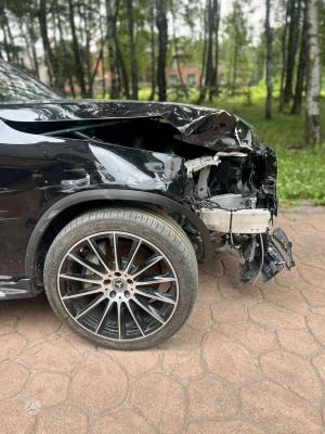 Black Mercedes-Benz GLC 350 2018 in Siauliai, with an engine capacity of 2.99 L and mileage of 186 thousand km for 12500 €, photo 5 on AUTOMOTO.COM.LV