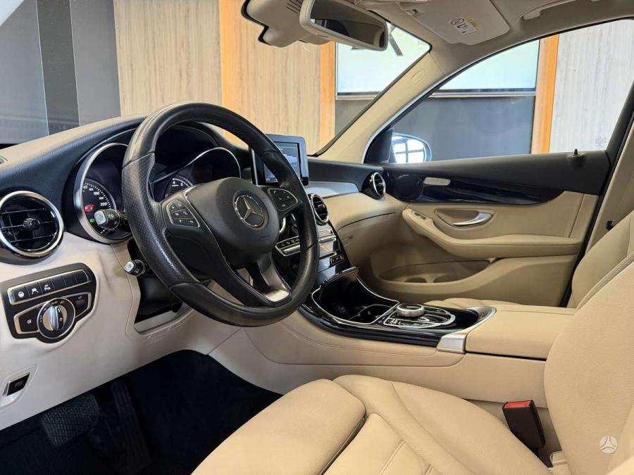 Melns Mercedes-Benz GLC 350 2018 Kauņa, ar dzinēja tilpumu 1.99 L un nobraukumu 158 tūkst. km par 20490 €, foto 13 vietnē AUTOMOTO.COM.LV