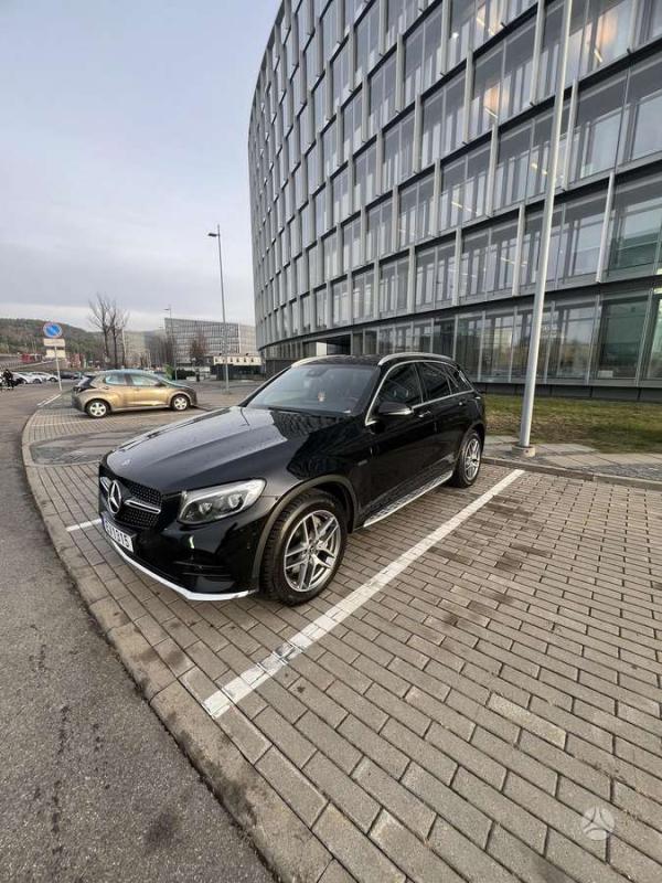 Black Mercedes-Benz GLC 350 2018 in Vilnius, with an engine capacity of 1.99 L and mileage of 190 thousand km for 23000 €, photo 6 on AUTOMOTO.COM.LV