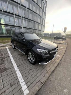 Black Mercedes-Benz GLC 350 2018 in Vilnius, with an engine capacity of 1.99 L and mileage of 190 thousand km for 23000 €, photo 8 on AUTOMOTO.COM.LV