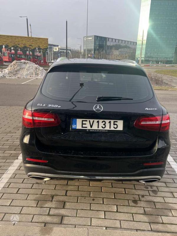 Black Mercedes-Benz GLC 350 2018 in Vilnius, with an engine capacity of 1.99 L and mileage of 190 thousand km for 23000 €, photo 9 on AUTOMOTO.COM.LV