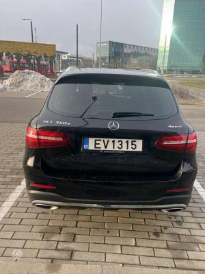 Black Mercedes-Benz GLC 350 2018 in Vilnius, with an engine capacity of 1.99 L and mileage of 190 thousand km for 23000 €, photo 9 on AUTOMOTO.COM.LV