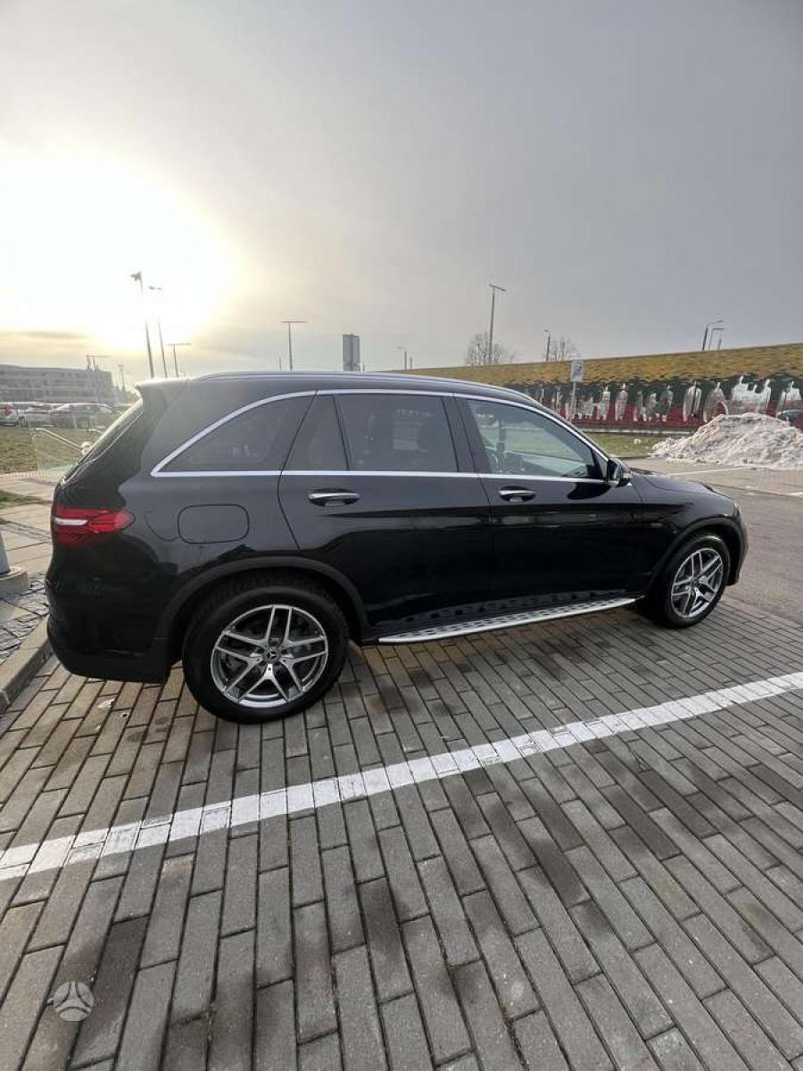 Black Mercedes-Benz GLC 350 2018 in Vilnius, with an engine capacity of 1.99 L and mileage of 190 thousand km for 23000 €, photo 11 on AUTOMOTO.COM.LV