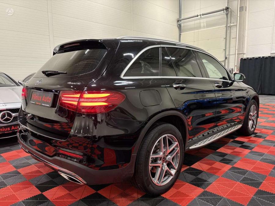 Black Mercedes-Benz GLC 350 2018 in Vilnius, with an engine capacity of 1.99 L and mileage of 191 thousand km for 20500 €, photo 4 on AUTOMOTO.COM.LV