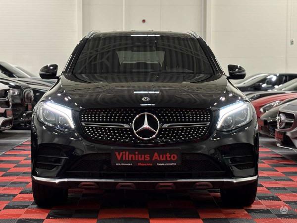 Black Mercedes-Benz GLC 350 2018 in Vilnius, with an engine capacity of 1.99 L and mileage of 191 thousand km for 20500 €, photo 6 on AUTOMOTO.COM.LV