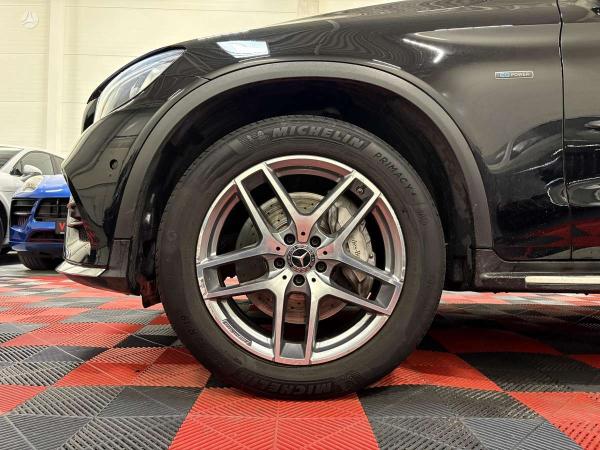 Black Mercedes-Benz GLC 350 2018 in Vilnius, with an engine capacity of 1.99 L and mileage of 191 thousand km for 20500 €, photo 10 on AUTOMOTO.COM.LV