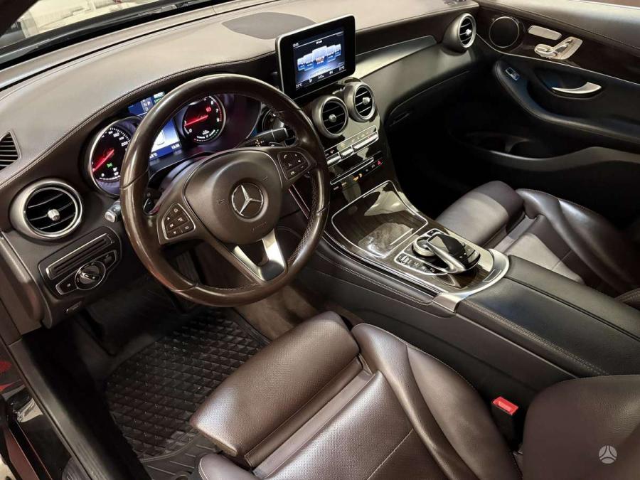 Black Mercedes-Benz GLC 350 2018 in Vilnius, with an engine capacity of 1.99 L and mileage of 191 thousand km for 20500 €, photo 12 on AUTOMOTO.COM.LV