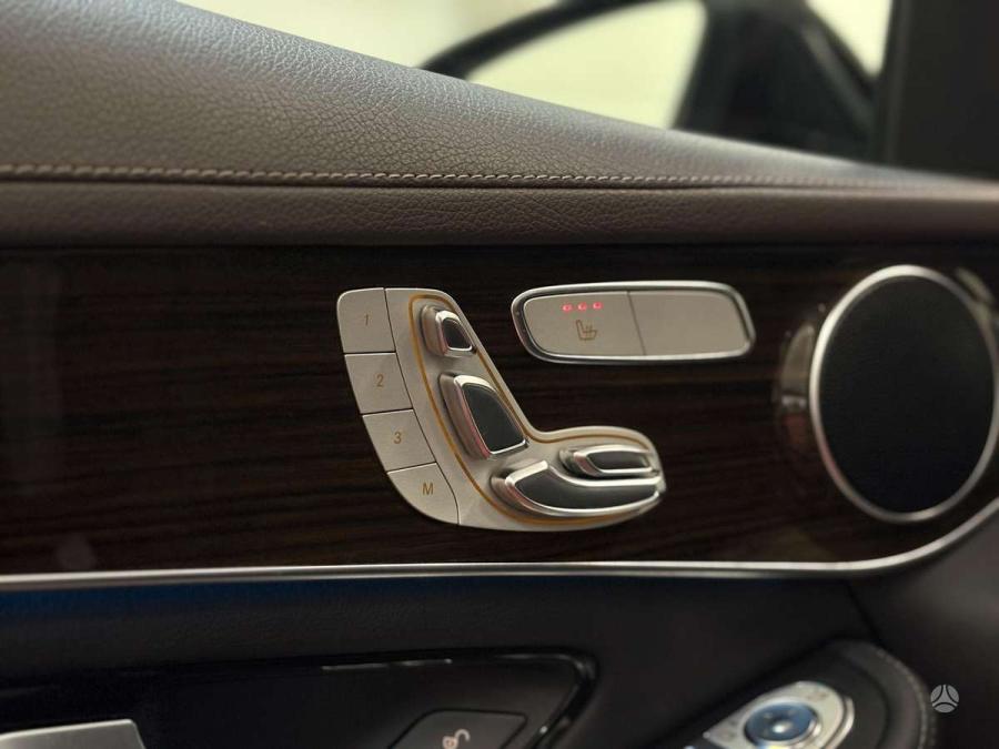 Black Mercedes-Benz GLC 350 2018 in Vilnius, with an engine capacity of 1.99 L and mileage of 191 thousand km for 20500 €, photo 14 on AUTOMOTO.COM.LV