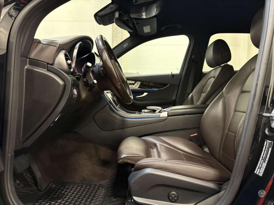 Black Mercedes-Benz GLC 350 2018 in Vilnius, with an engine capacity of 1.99 L and mileage of 191 thousand km for 20500 €, photo 15 on AUTOMOTO.COM.LV