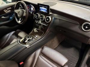 Black Mercedes-Benz GLC 350 2018 in Vilnius, with an engine capacity of 1.99 L and mileage of 191 thousand km for 20500 €, photo 17 on AUTOMOTO.COM.LV