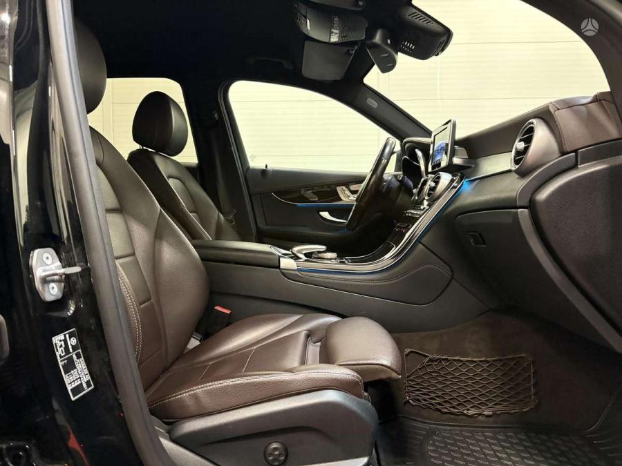 Black Mercedes-Benz GLC 350 2018 in Vilnius, with an engine capacity of 1.99 L and mileage of 191 thousand km for 20500 €, photo 18 on AUTOMOTO.COM.LV