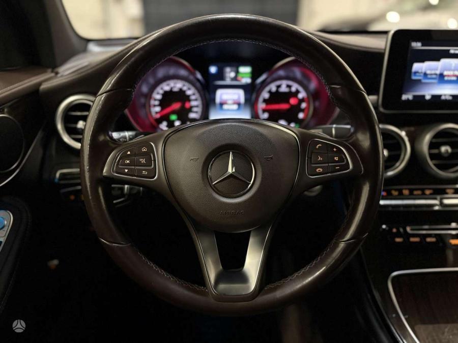 Black Mercedes-Benz GLC 350 2018 in Vilnius, with an engine capacity of 1.99 L and mileage of 191 thousand km for 20500 €, photo 21 on AUTOMOTO.COM.LV