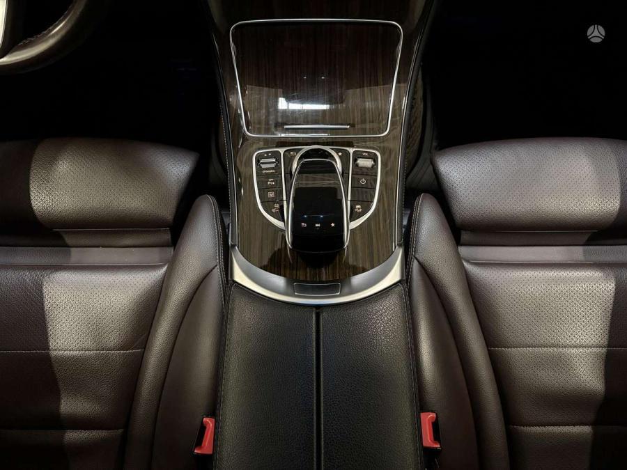 Black Mercedes-Benz GLC 350 2018 in Vilnius, with an engine capacity of 1.99 L and mileage of 191 thousand km for 20500 €, photo 24 on AUTOMOTO.COM.LV
