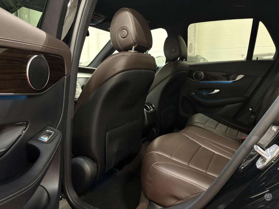 Black Mercedes-Benz GLC 350 2018 in Vilnius, with an engine capacity of 1.99 L and mileage of 191 thousand km for 20500 €, photo 29 on AUTOMOTO.COM.LV