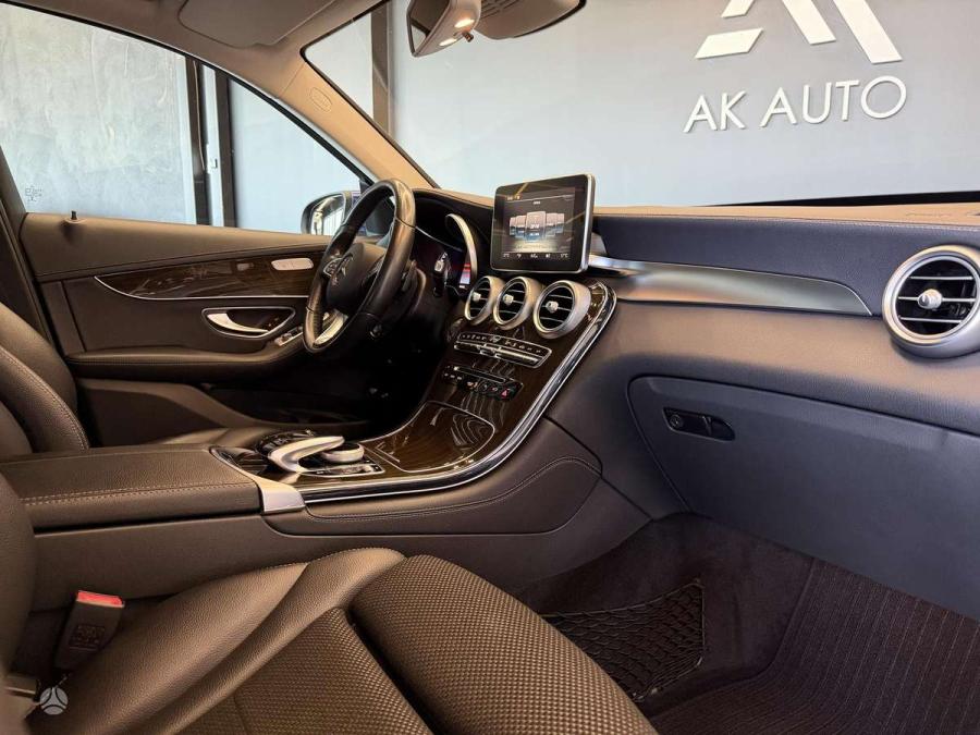Zils Mercedes-Benz GLC 350 2016 Kauņa, ar dzinēja tilpumu 1.99 L un nobraukumu 96 tūkst. km par 20490 €, foto 18 vietnē AUTOMOTO.COM.LV